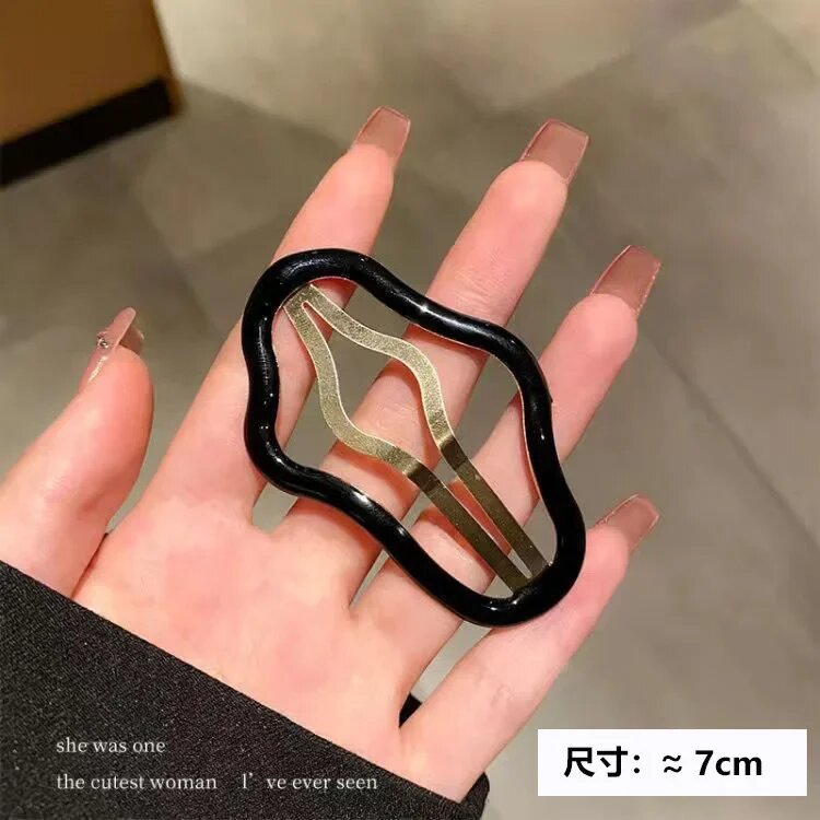 Заколка для волос MOONBIFFY черная и золотая