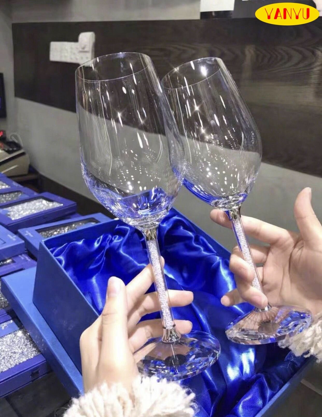 Бокал Swarovski для шампанского, для красного вина "Swarovski",2,400, голубой