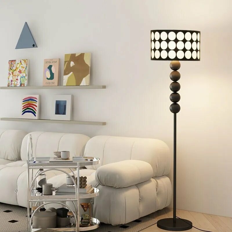 Напольный светильник для дивана в гостиной