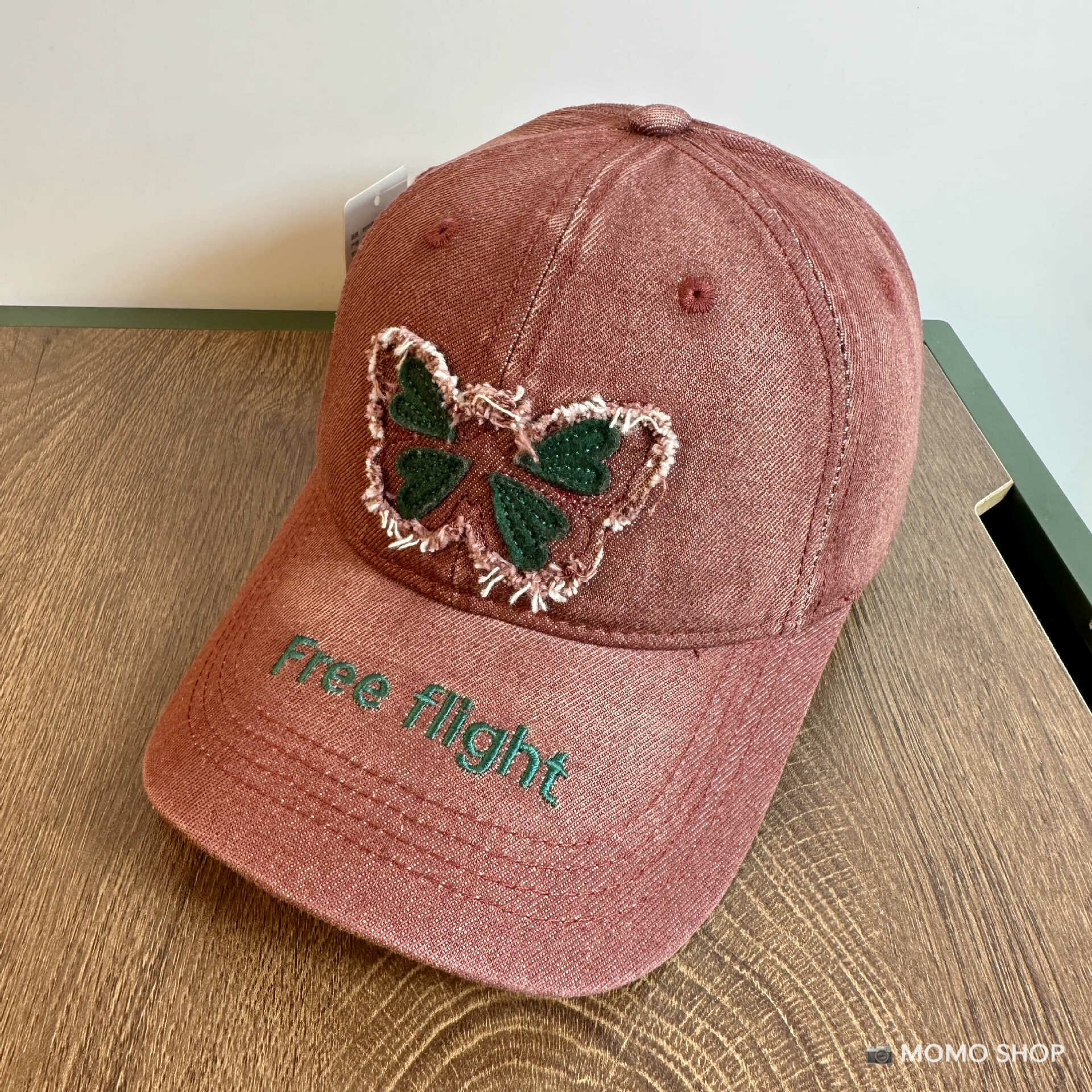 Женская джинсовая бейсболка с мягким верхом в корейском стиле, остроконечная шляпа с вышитой бабочкой, новая летняя тенденция, солнцезащитная шляпа для покупок и путешествий.