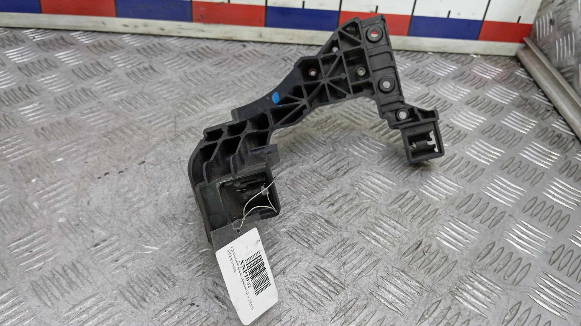 Крепление фары правой KIA CEE'D 2 (JD)