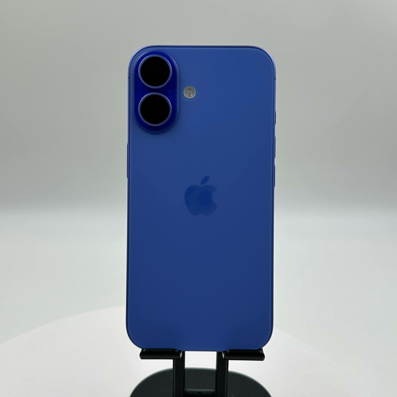 Смартфон Apple iPhone 16 128 GB, Dual: nano SIM + eSIM, ультрамарин