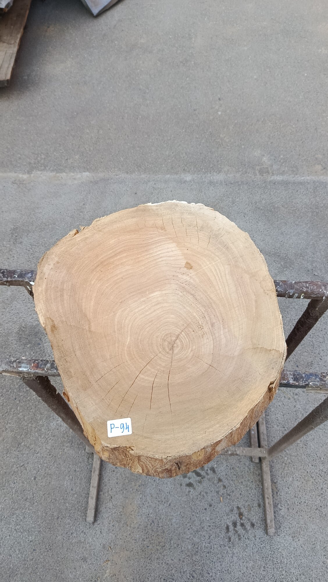 Спил из карагача 40х35х5,5см (Р94) высушенный не фрезерован, влажность 8-10%