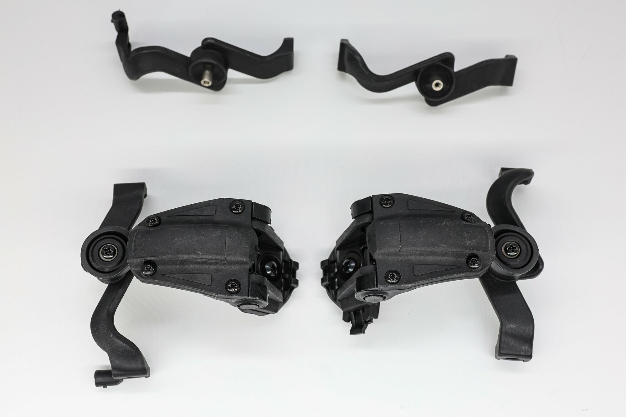 Крепление (адаптеры) для активных наушников Earmor/Wosport на шлем (задние крепления) черные