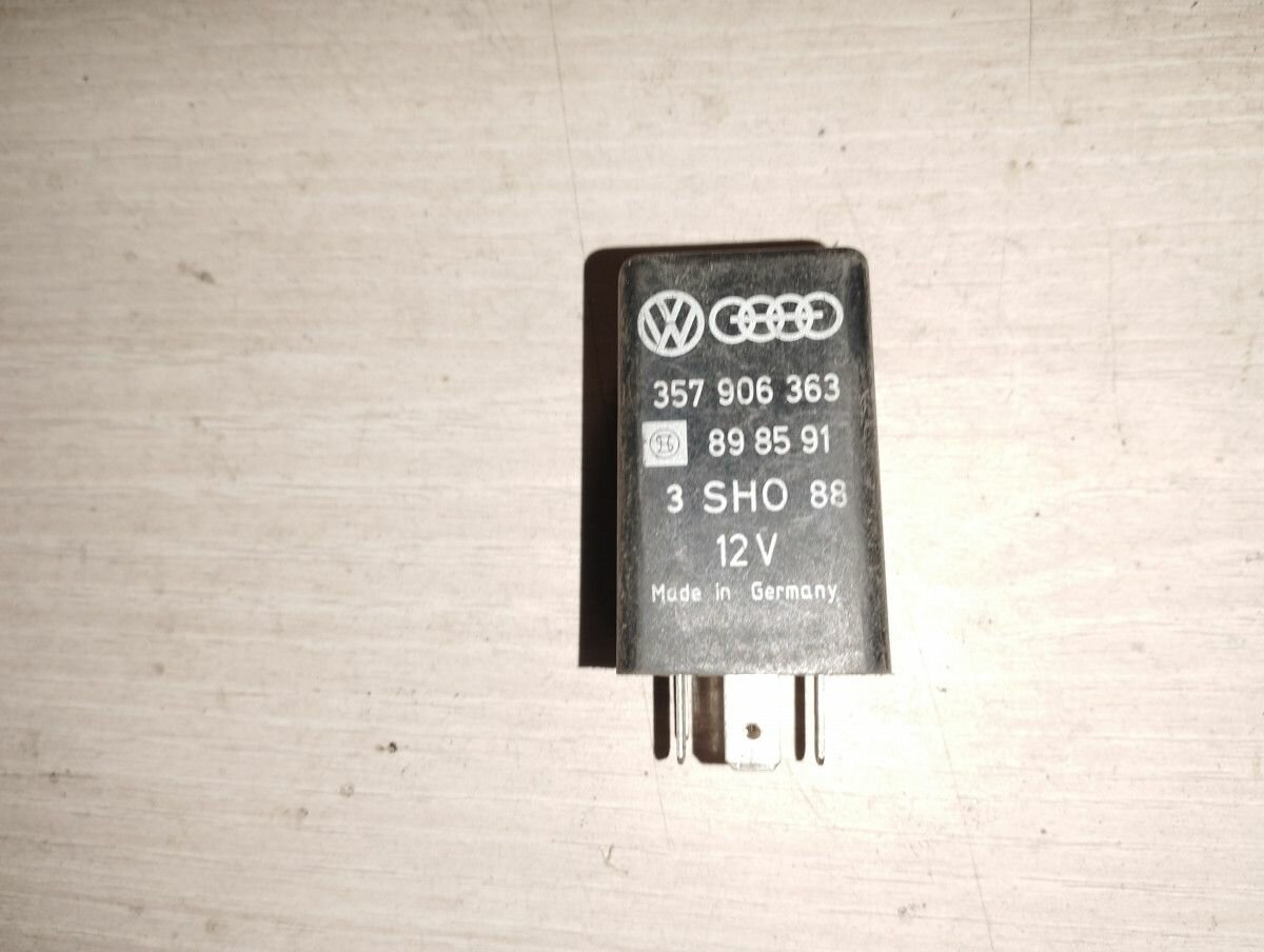 Реле бензонасоса VW Passat B3 357906363