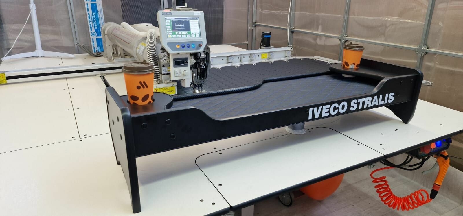 Стол-полка с двумя подстаканниками на торпеду для Iveco Stralis Ивеко Стралис Узкая кабина