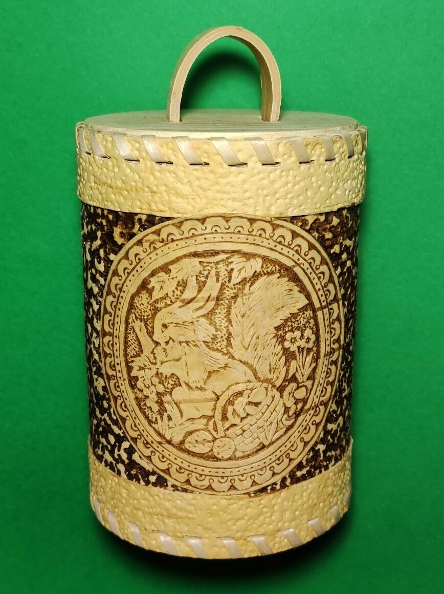 Туес "Белка. " 8,5*8,5*12 см. Береста. Ручная работа.