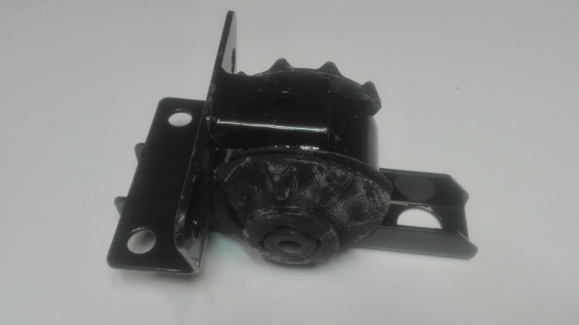 Опора двигателя левая Chery Tiggo [2.4 16V 5MT внедорожник 4X4] T111001110BA