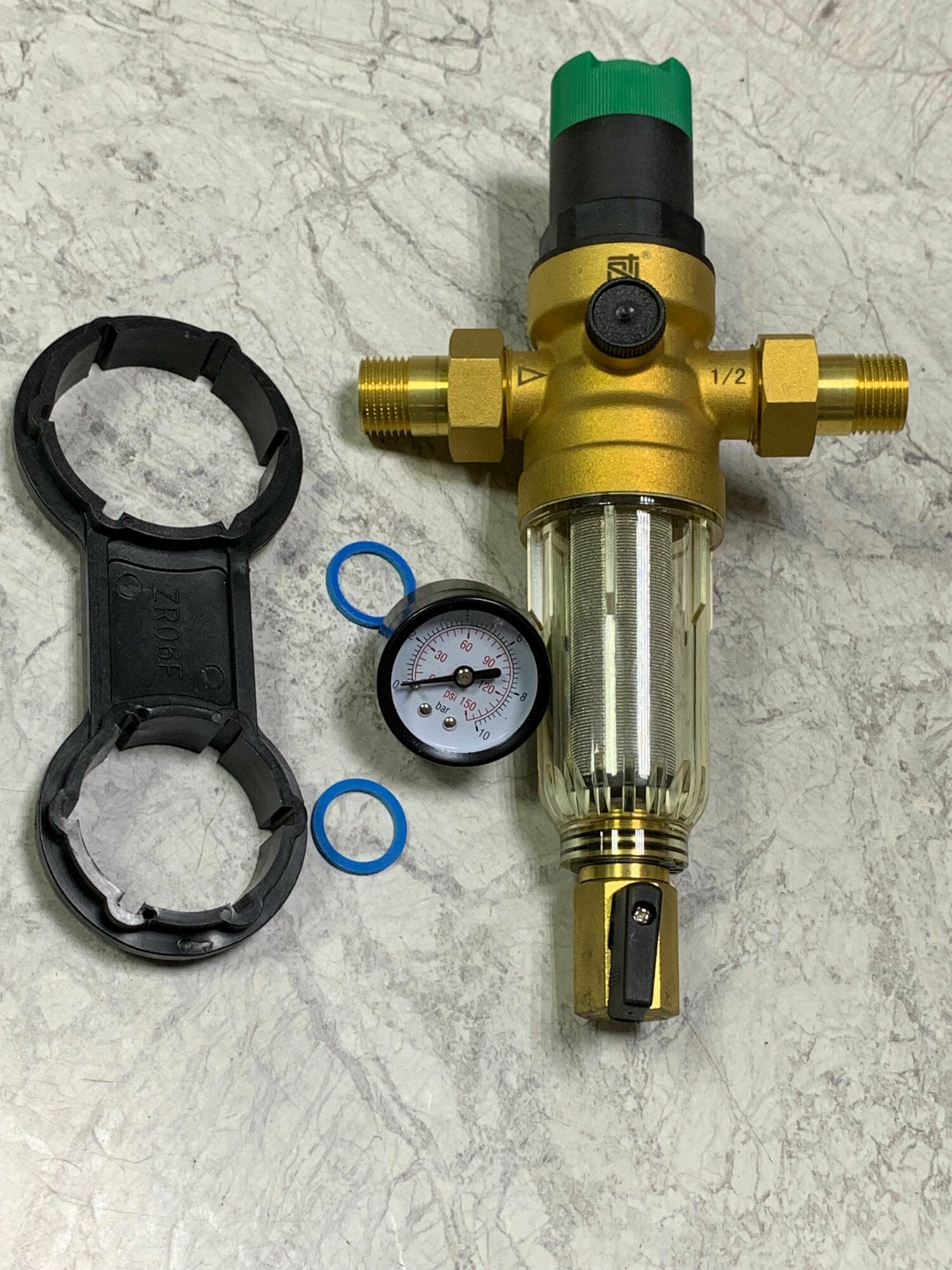 Редуктор давления 1/2" с фильтром и манометром STI B-01 пластиковая колба 1/2"