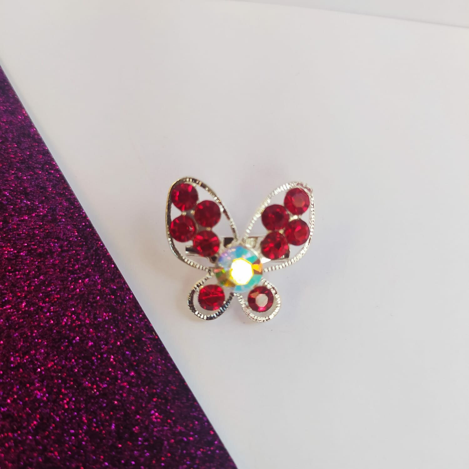 Брошь, стразы