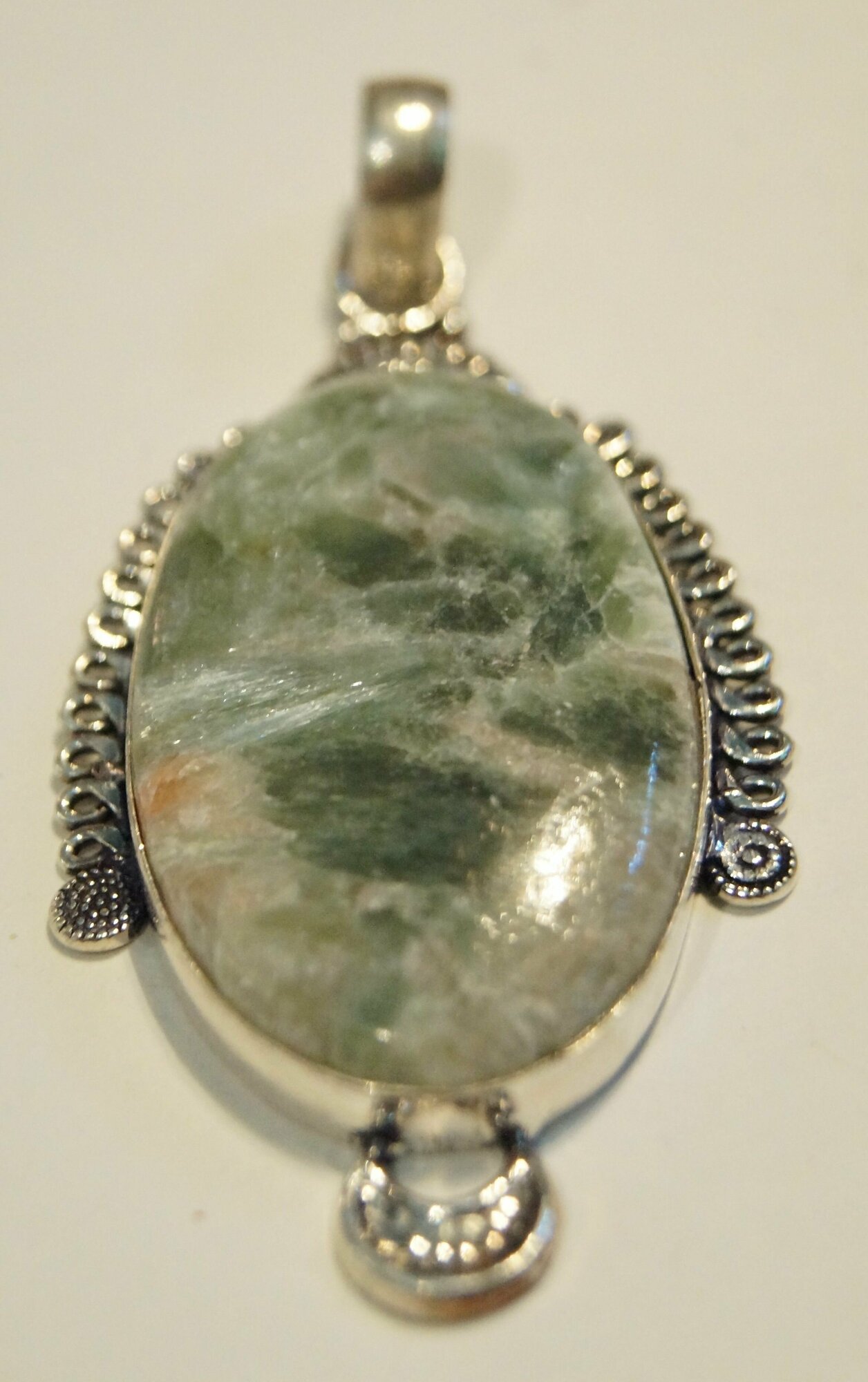 Подвеска, жадеит