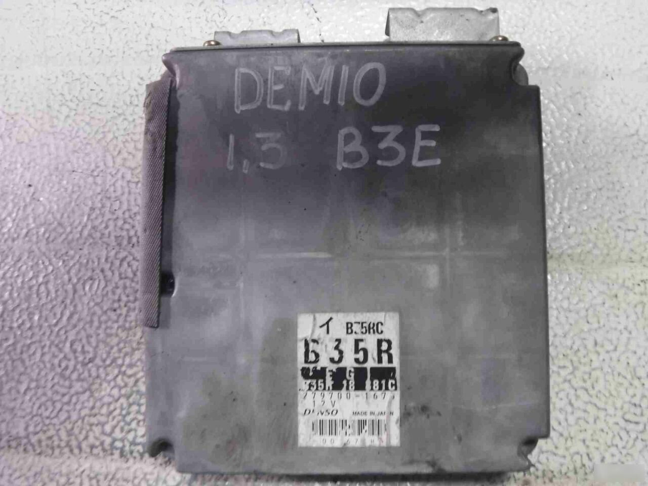 Блок управления двигателем Mazda Demio DW (1996—2003) B35R18881C