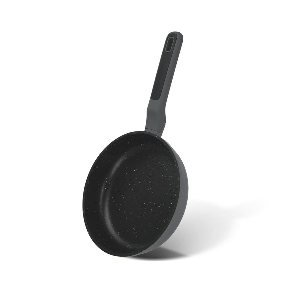 14588 FISSMAN Сковорода для жарки TITANIUM PRO 22x5,5см (алюминий с антипригарным покрытием Greblon C3) Ручка-бакелит с покрытием «Софт тач»; Индукция