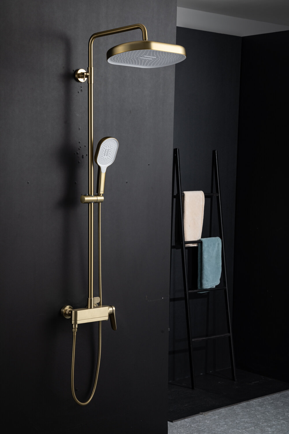 Душевая стойка GAPPO G2410-3 золотой сатин (овал 35*25см), латунный корпус