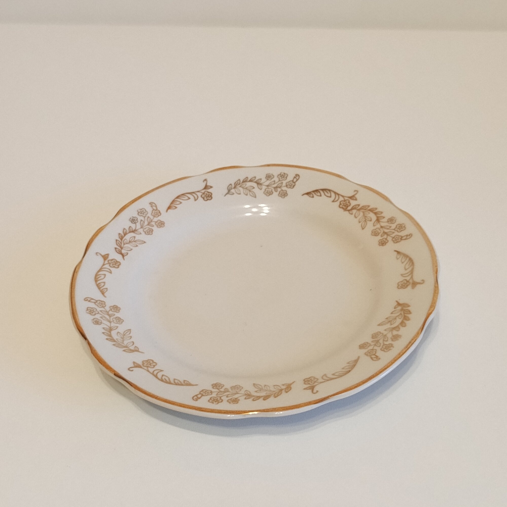 Тарелка СССР винтажная красивая десертная плоская