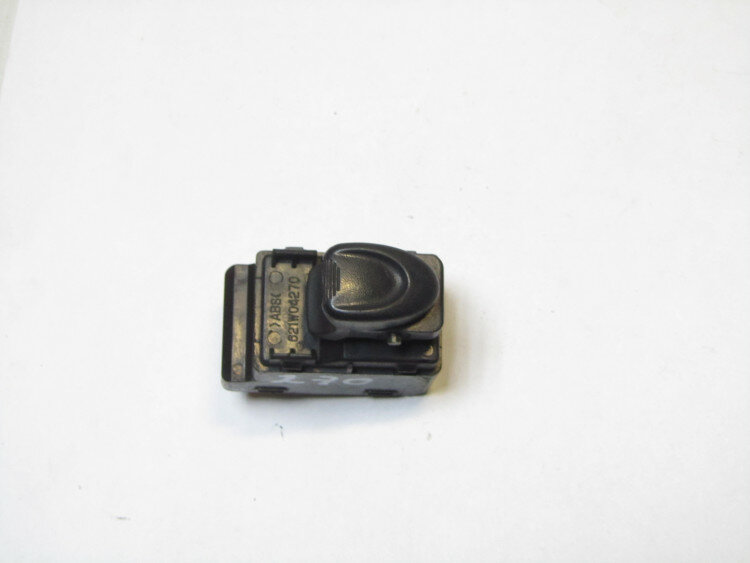 Кнопка стеклоподъемника двери передней правой 96563828 621W04270 Дэу Матиз