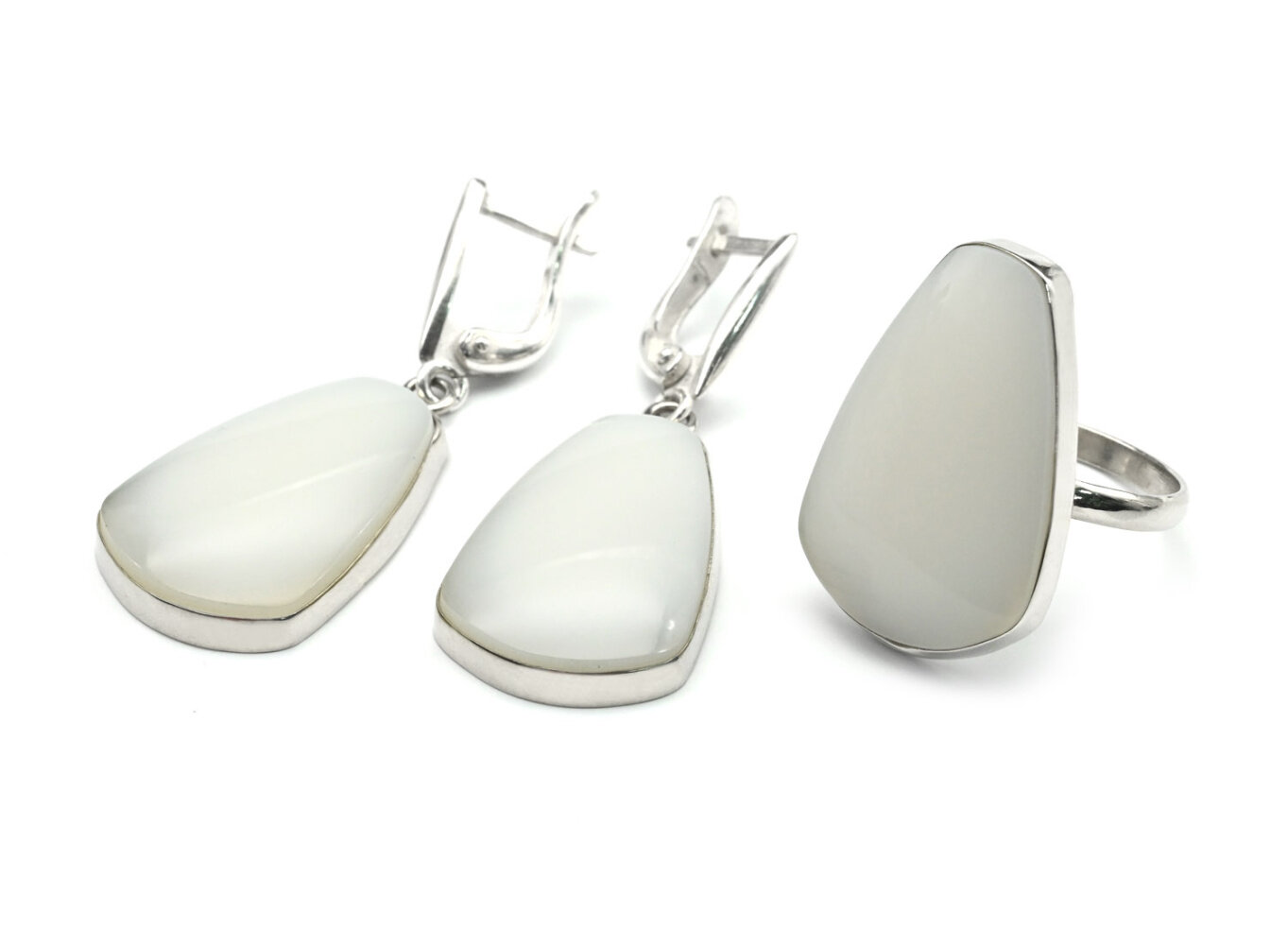 Комплект бижутерии: кольцо, серьги, кахолонг