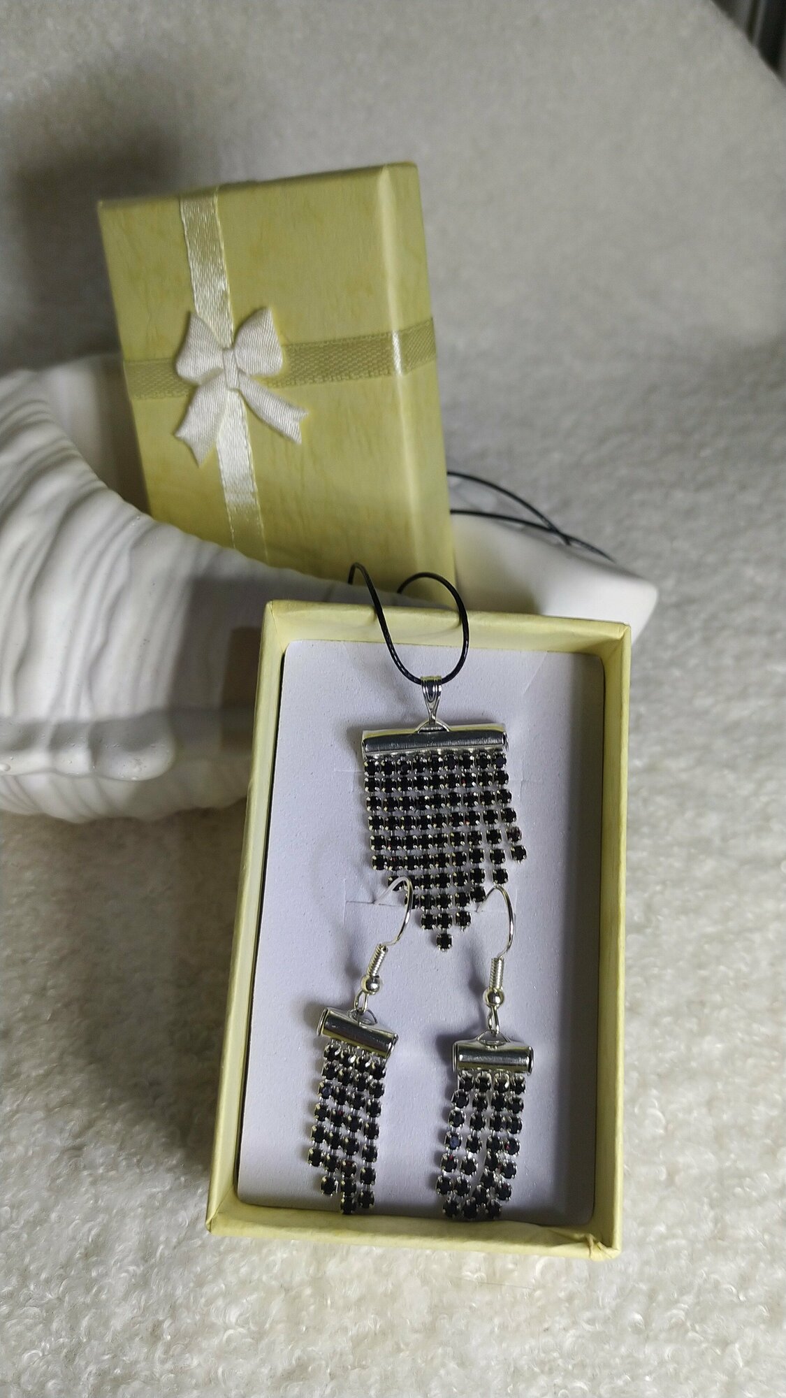 Комплект бижутерии FSB1: подвеска, колье, серьги