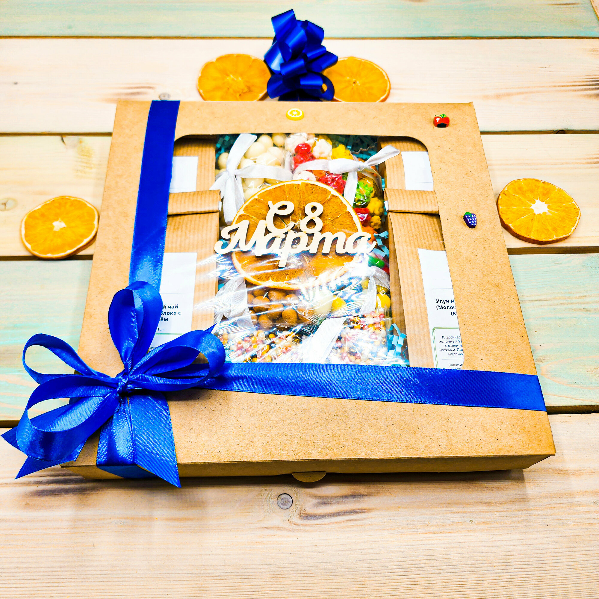 Подарочный набор на 8 марта девушке Цветочная мечта: 4 вида чая и сладости