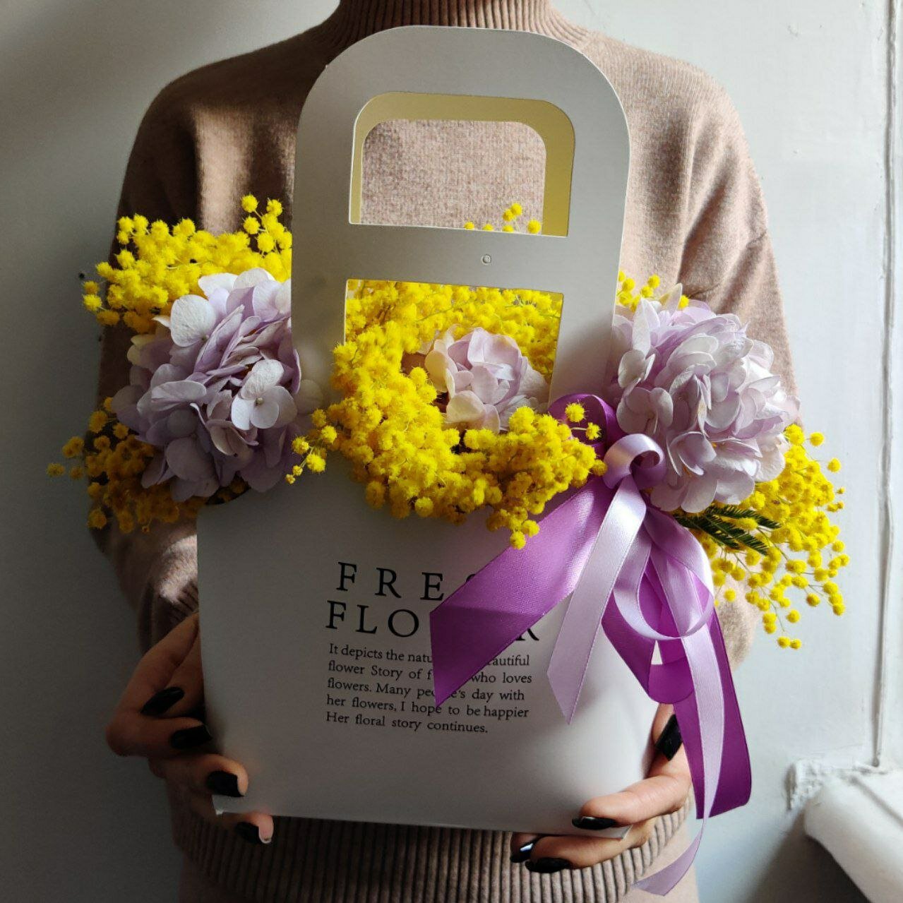 Весенняя сумочка с мимозой и гортензией