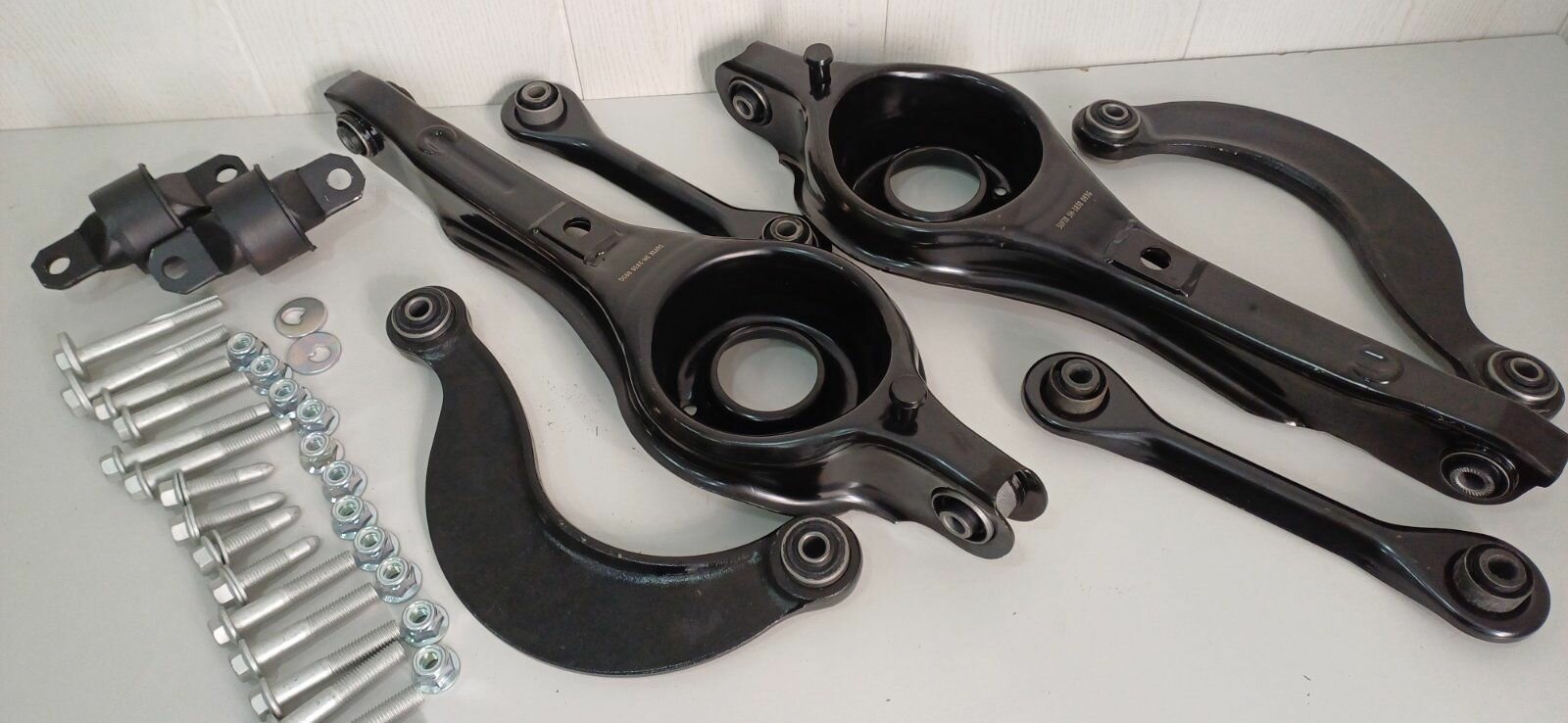 Вся задняя подвеска форд фокус 2 Ford focus 2 комплект задних рычагов c продольными сайлентблоками болтами под прямую стойку стабилизатора