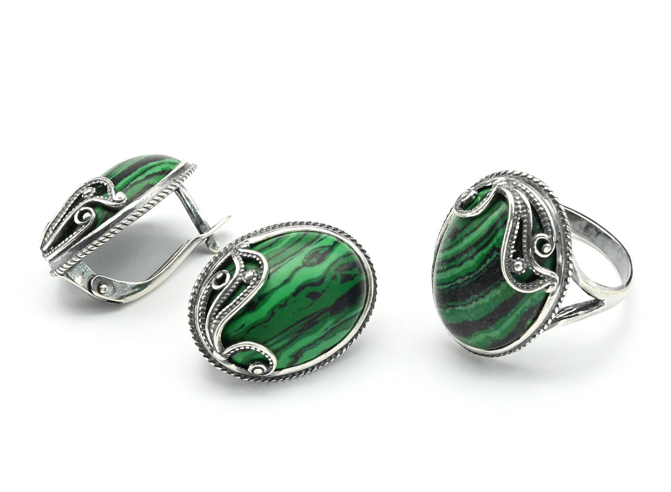 Комплект бижутерии: серьги, кольцо, малахит синтетический