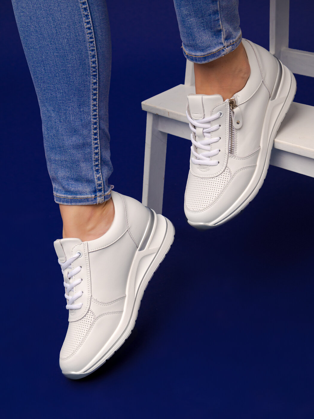 Кроссовки повседневные