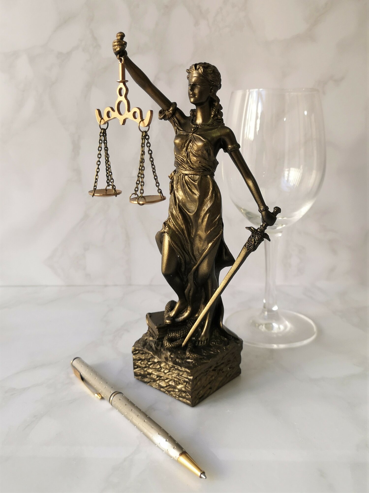 Статуэтка Фемида богиня правосудия, 21см, бронза, мраморная крошка