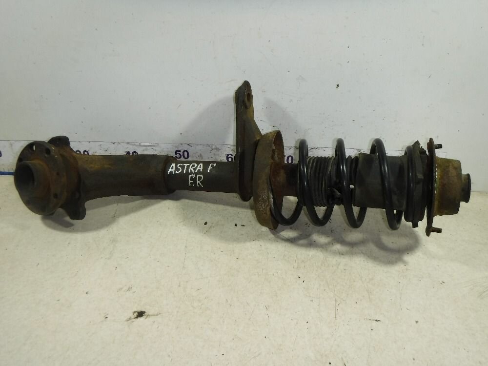 Стойка амортизатора переднего правого Opel Astra F