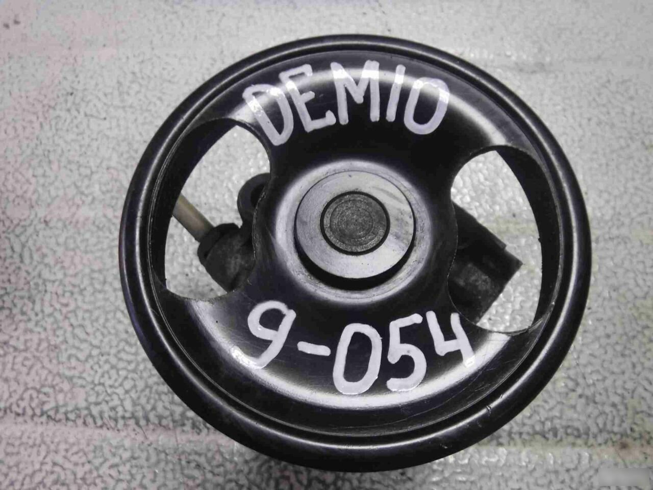 Насос гидроусилителя Mazda Demio DW (1996—2003) D20132650C