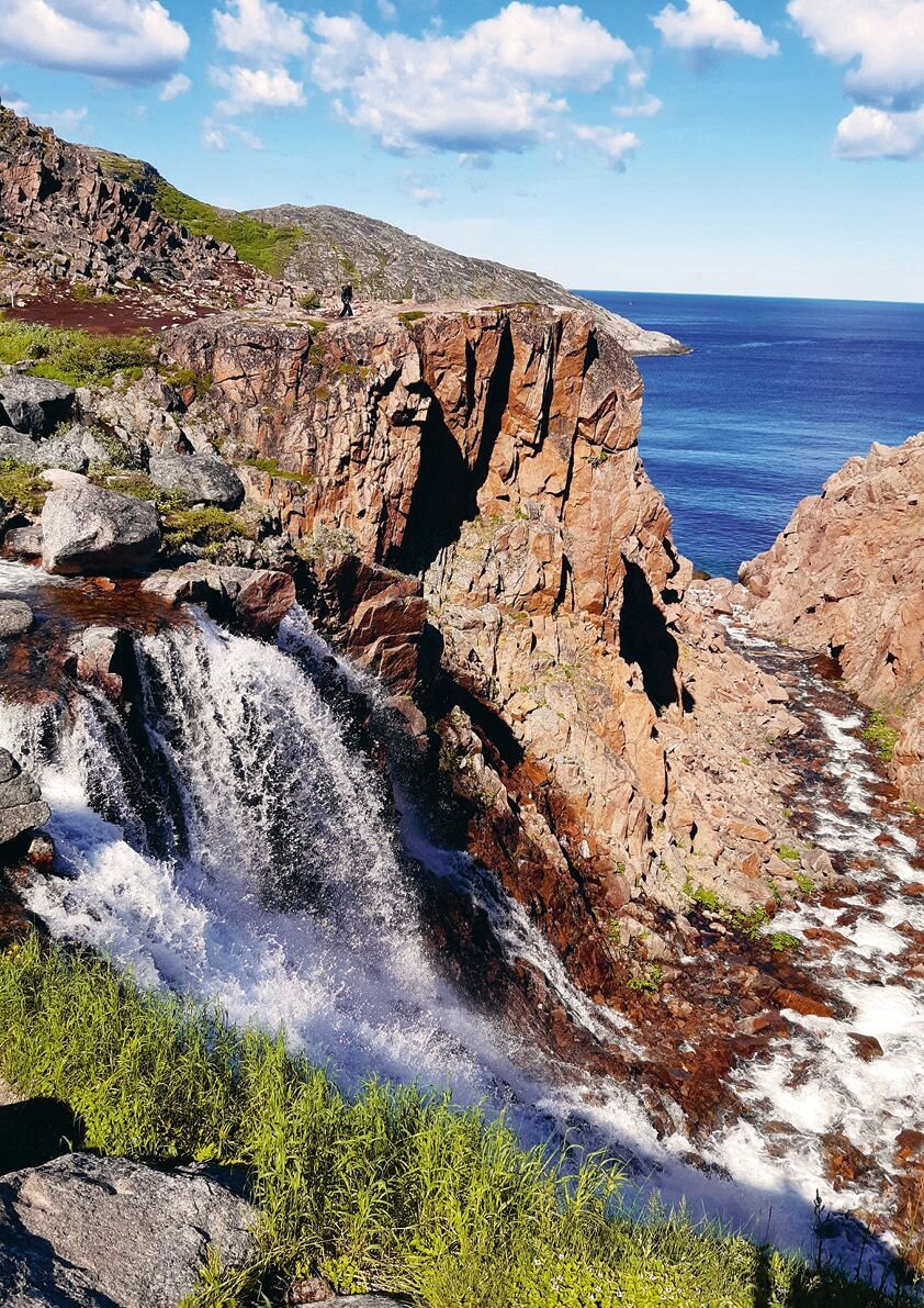 Постер. Россия. Времена года. Весна. Батарейский водопад у Баренцева моря. Формат А3.