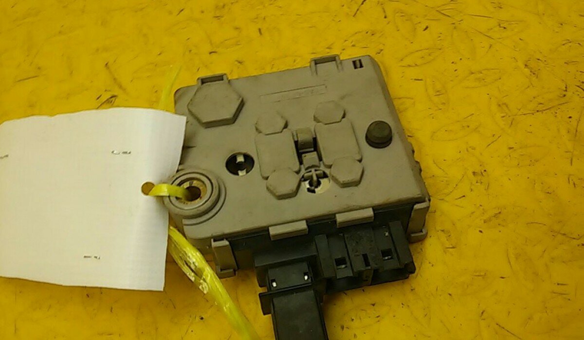 Блок предохранителей W220 S-klass Mercedes-Benz A0005404750