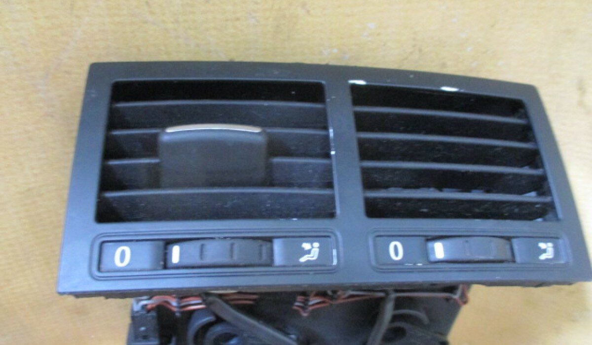 Дефлектор воздушный Touareg I Volkswagen 7L6819203C