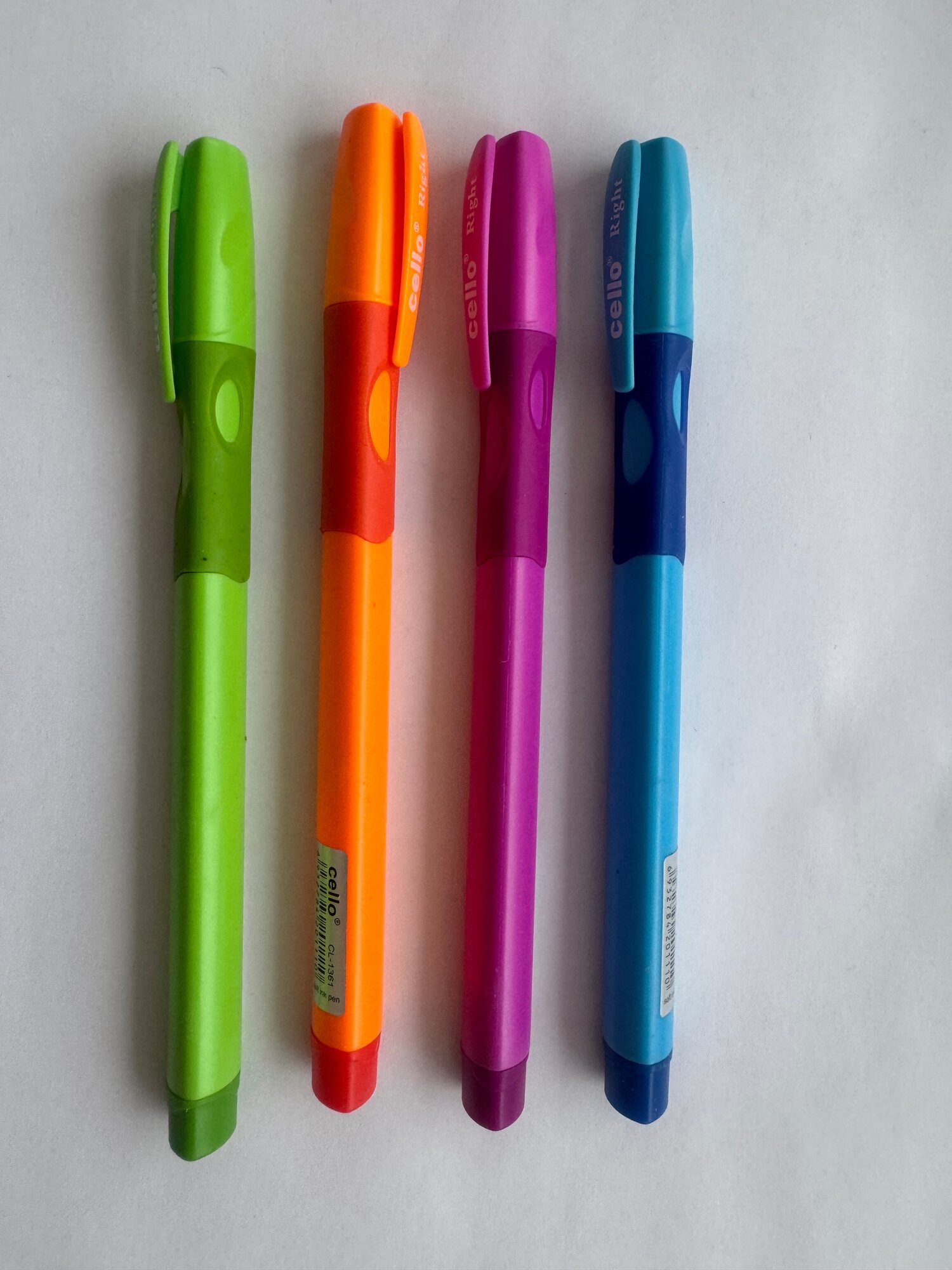 Набор шариковых ручек для школьников и левшей , в наборе 4шт.+подарок