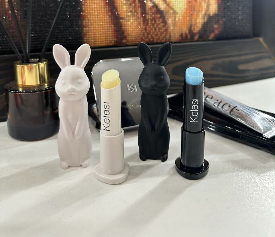 Набор из 2шт Бальзамов для губ "Зайчик Белый+черный", увлажняющий