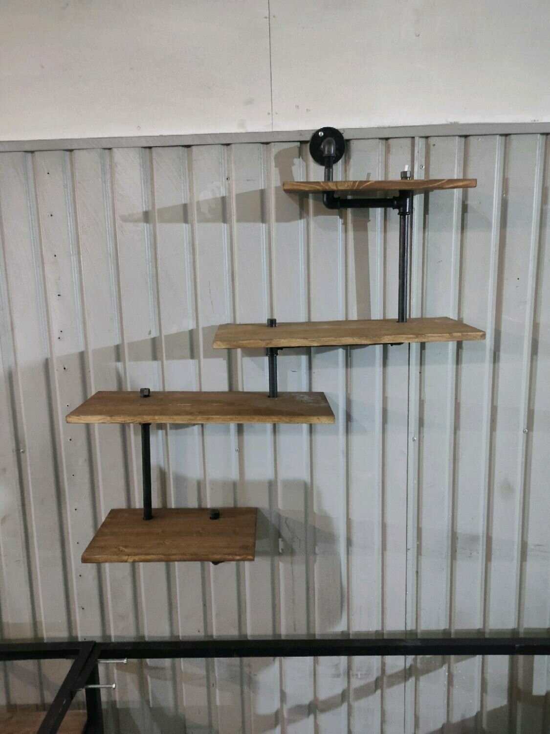 Полка "EasyLOFT" в стиле лофт , настенная из массива дерева и трубы, 100х25х100 см.