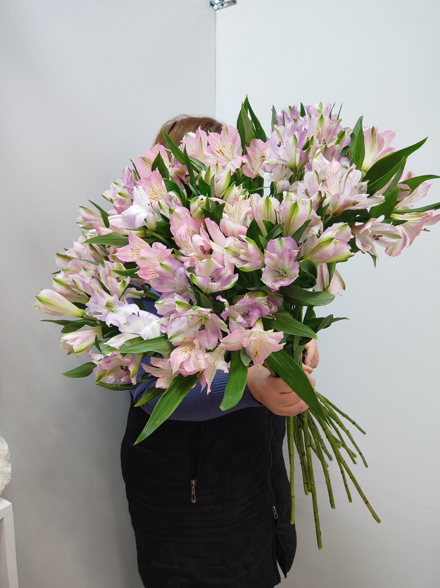 Монобукет "Альстермерия", круглый, альстромерии, 21 шт, микс