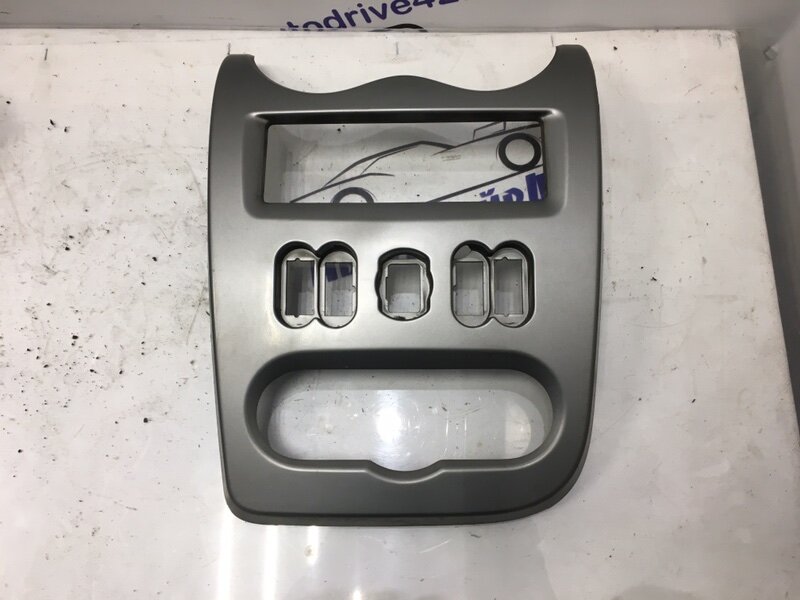 Б/У рамка магнитолы Renault Logan 2010 LS12 K7MF710 рестайл 17998 RENAULT арт. 8200739438