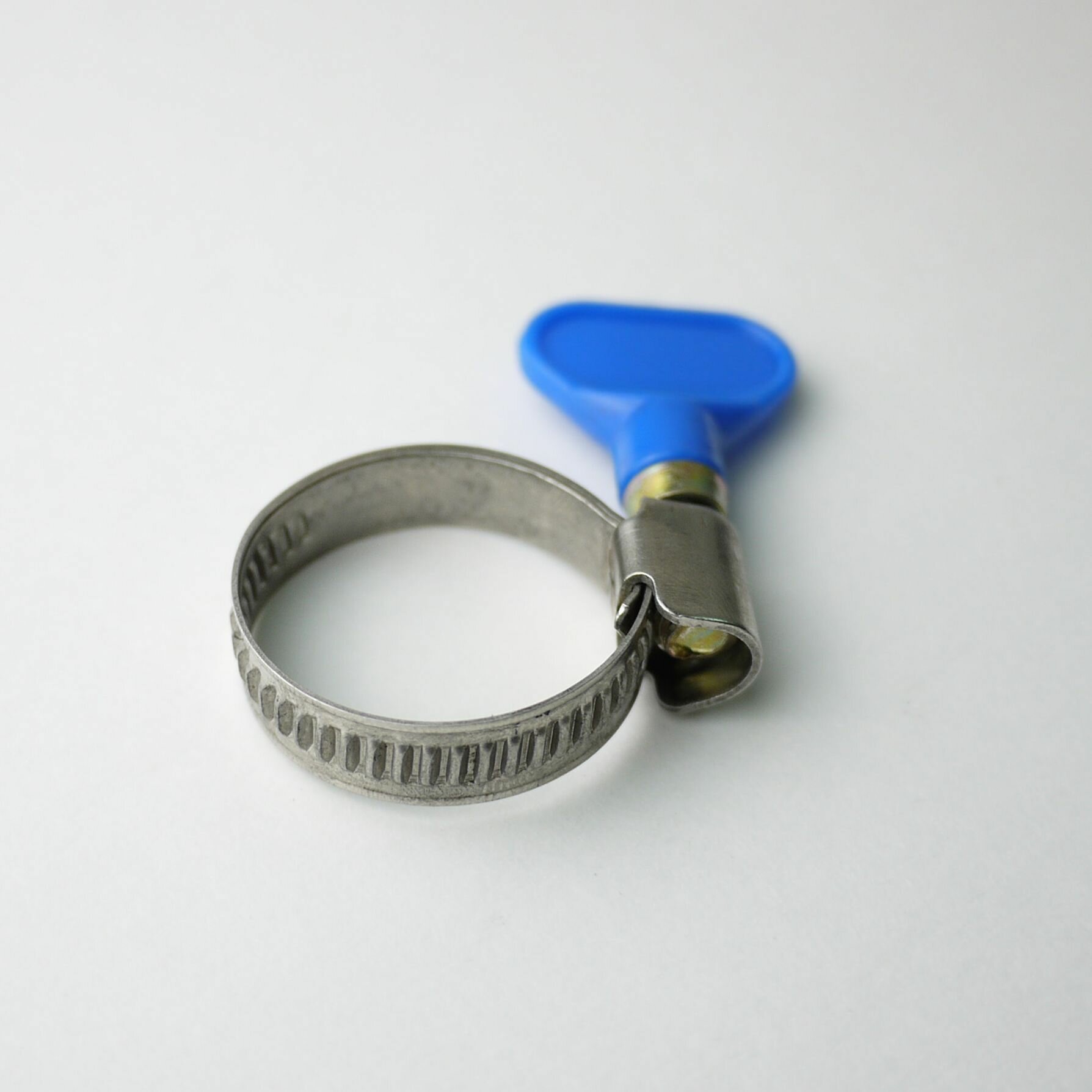 Хомут червячный Титан 16-25 мм (1 штука)