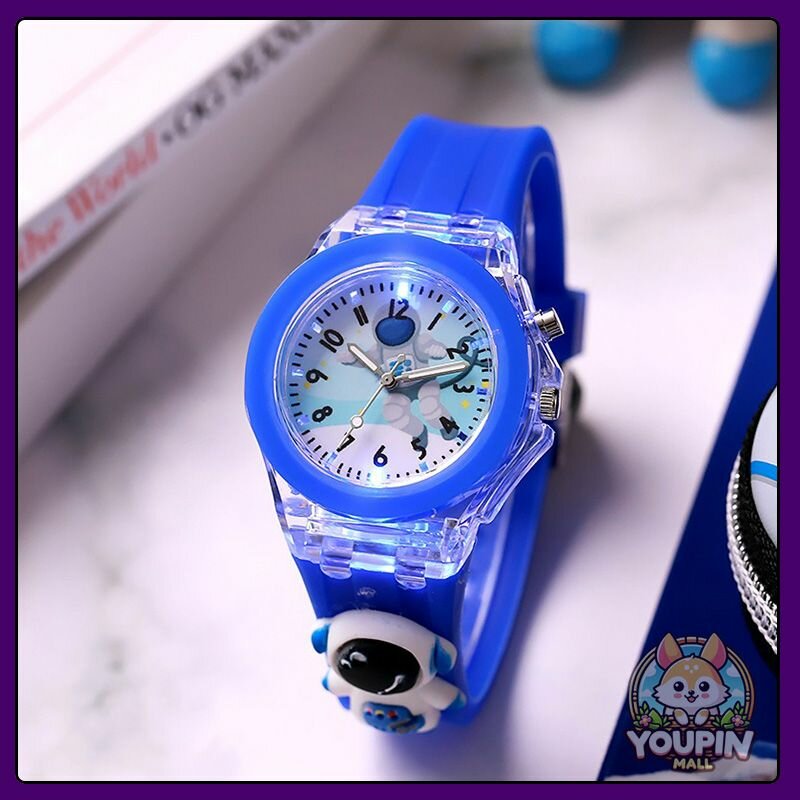 Детские часы на кварцевом механизме с силиконовой ремешкой, на которых изображены мультфильмовые персонажи Марвел и которые светятся в темноте