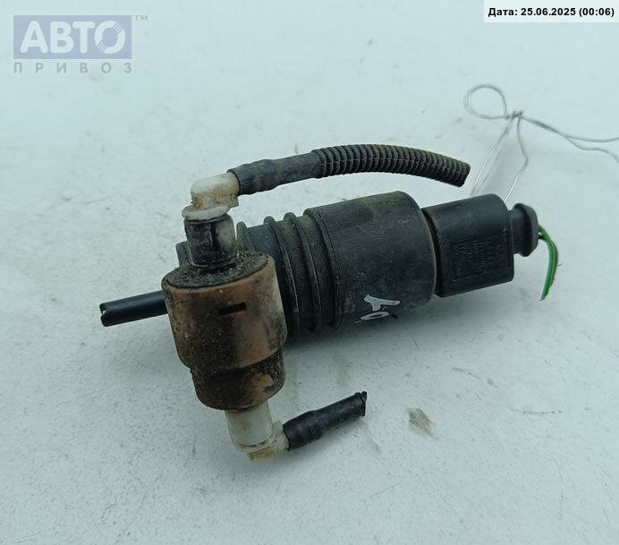 Насос (моторчик) омывателя стекла Volkswagen Passat B5+ (GP)