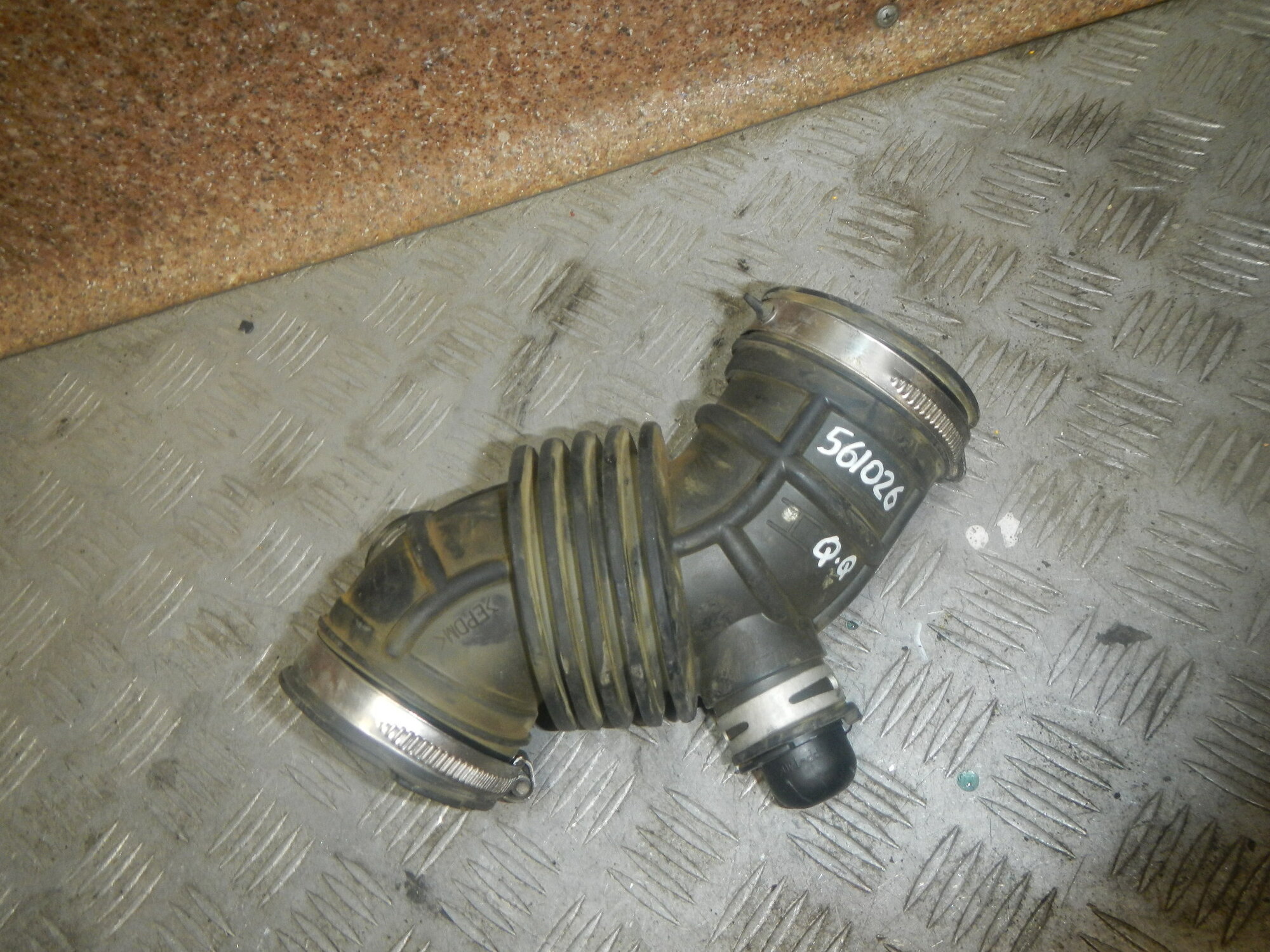 Б/У Патрубок воздушного фильтра, Nissan (Ниссан)-QUASHQAI (13-) NISSAN QUASHQAI (13-) MR20DD Без видимых повреждений. 561...