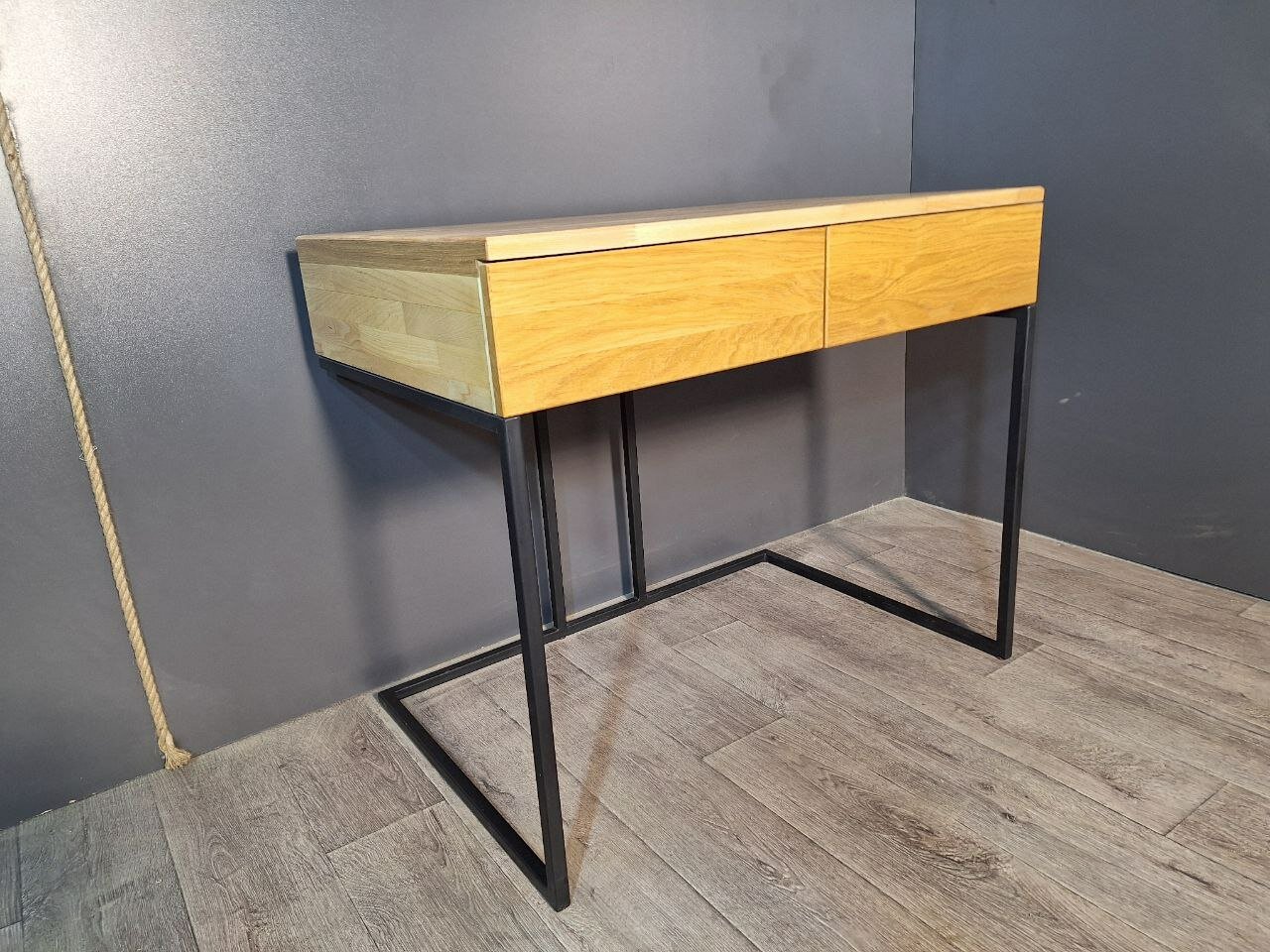 Консоль "EasyLOFT" в стиле лофт из массива ясеня, для гостиной, с размерами 90х60х77 см