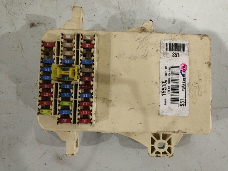 Б/У Одно крепление отломанно, Хендай, Киа Сид Блок предохранителей салонный Kia Ceed 2006-2012 33559 Hyundai-KIA арт. 9195...