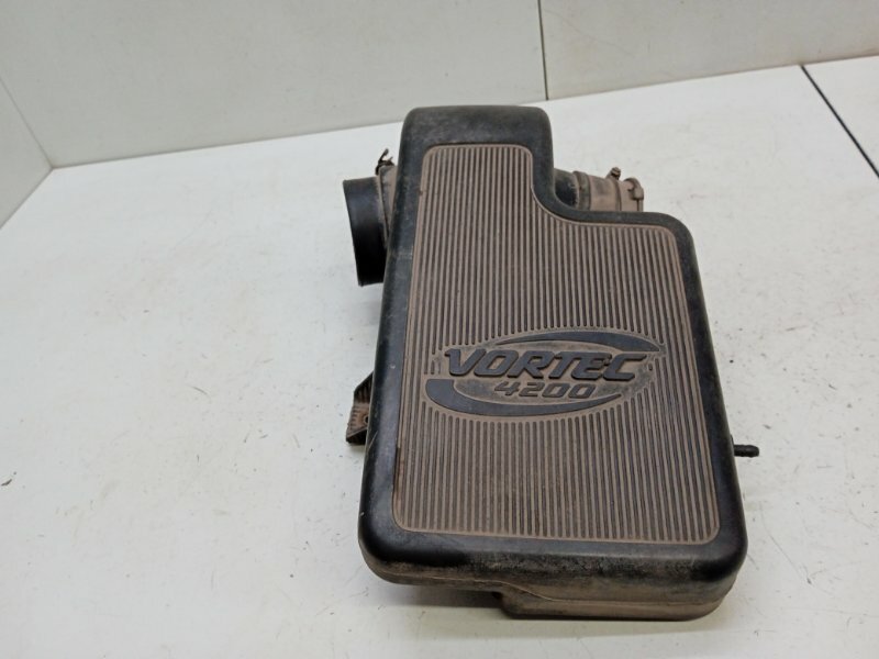 Б/У Шевроле Трейлблейзер Резонатор воздушного фильтра Chevrolet TrailBlazer 2004 GMT360 207550 GENERAL MOTORS арт. 15176239