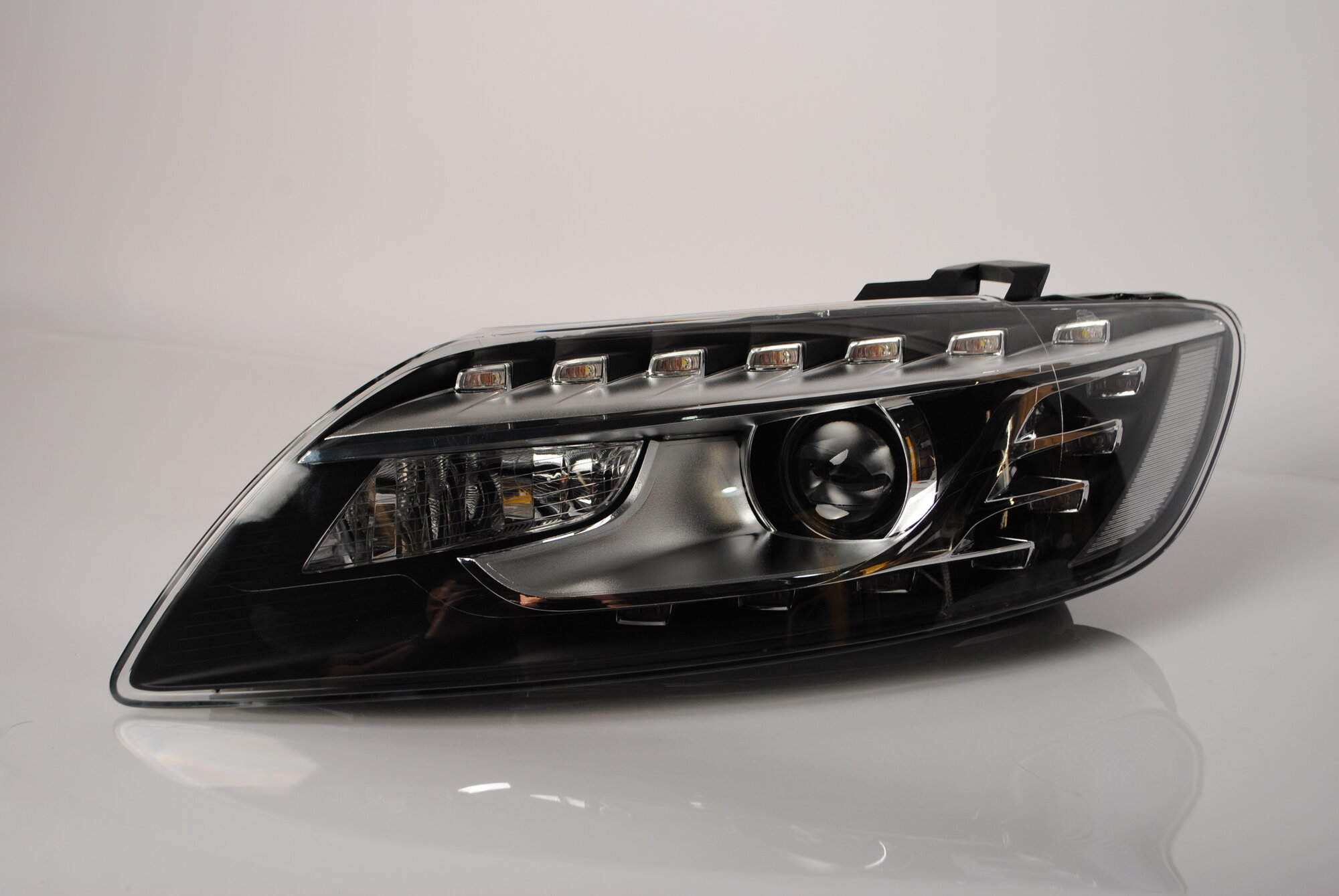 Фара 4L0941029AC Powertec Audi