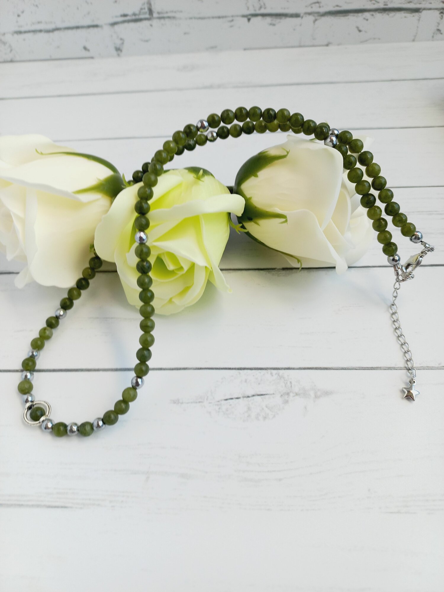 Колье, нефрит