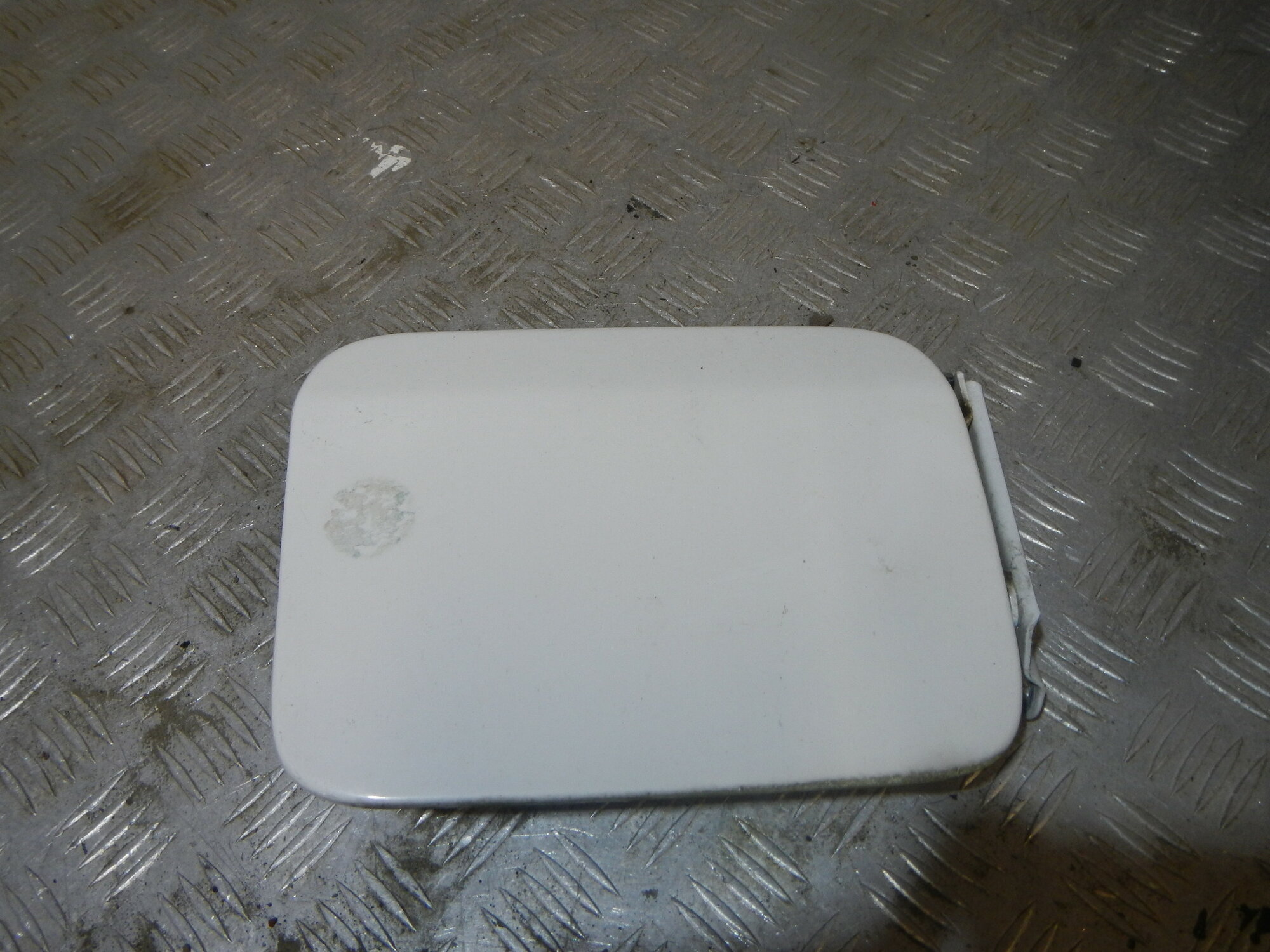 Б/У Лючок бензобака, Renault (Рено)-LOGAN (14-) RENAULT LOGAN (14-) С крышкой топливного бака. Без повреждений. 584177 RE...