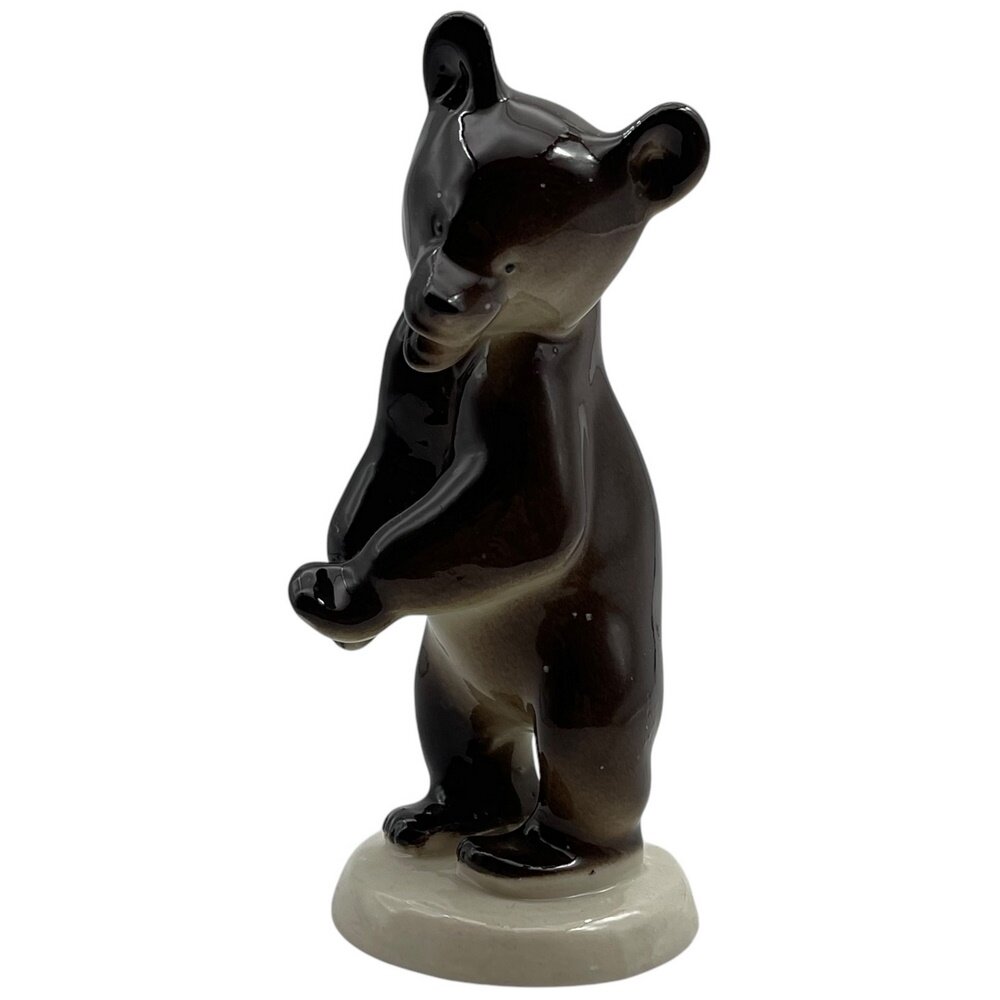 Фарфоровая статуэтка "Бурый медвежонок" 1970-1986 гг. Автор Б. Я. Воробьев, ЛФЗ, СССР (Лот №2)
