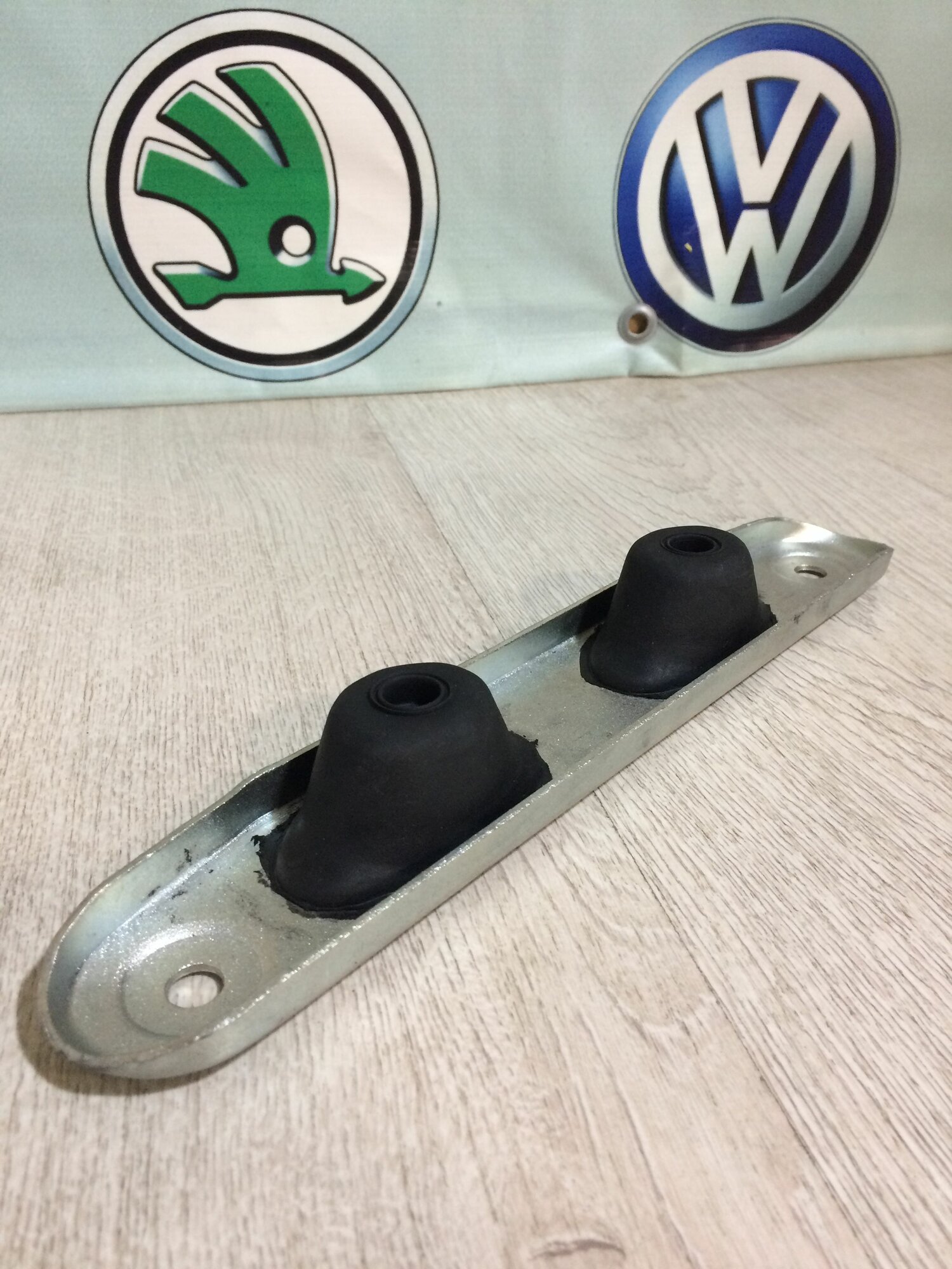 Кронштейн глушителя (резино-металлическая подвеска) Шкода Фольксваген Skoda Volkswagen